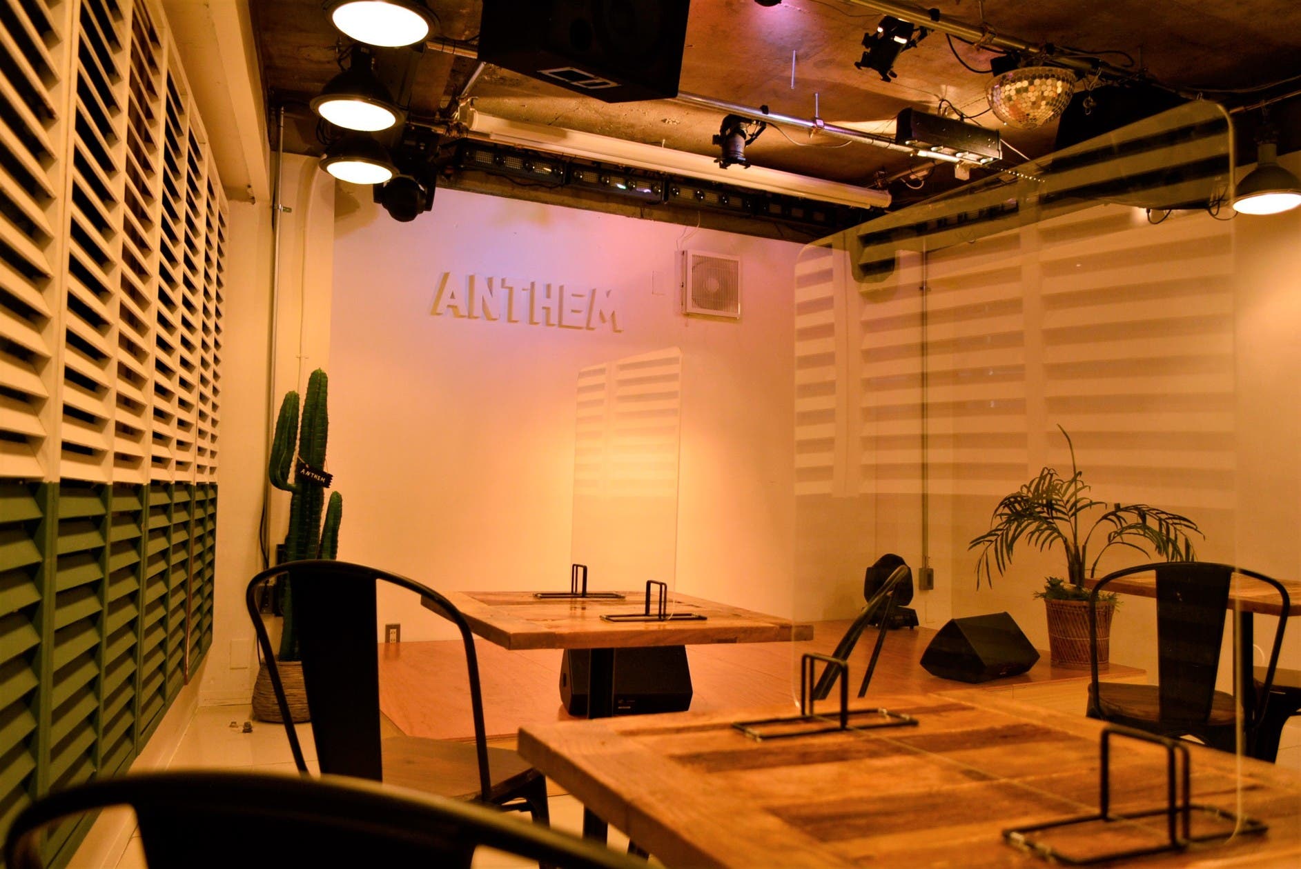 【渋谷のステージ付き小箱ホール】ステージ付きの会場でトーク撮影など多数！の写真8