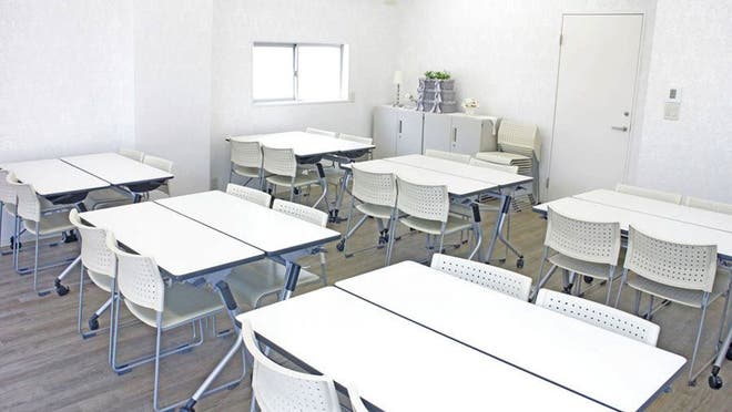 【貸し会議室ソレイユ新宿】 大久保駅徒歩1分!/24人収容可 wifi プロジェクター完備/大きな窓で換気も安心の写真2