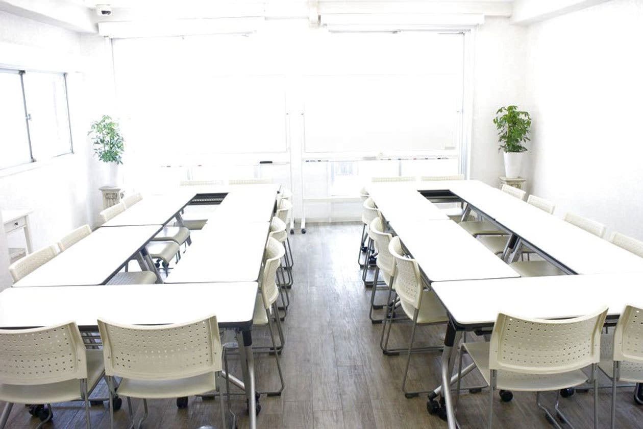 【貸し会議室ソレイユ新宿】　大久保駅徒歩１分！/24人収容可　wifi プロジェクター完備/大きな窓で換気も安心の写真5