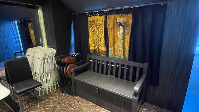 毎回清掃、隠れ家カラオケ完備、除菌グッズ完備、換気できます。の写真6