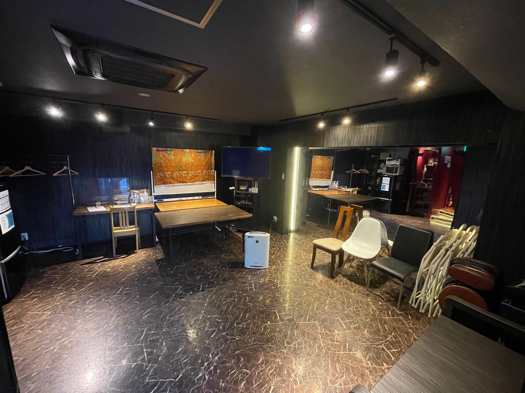 毎回清掃、隠れ家カラオケ完備、除菌グッズ完備、換気できます。の写真7