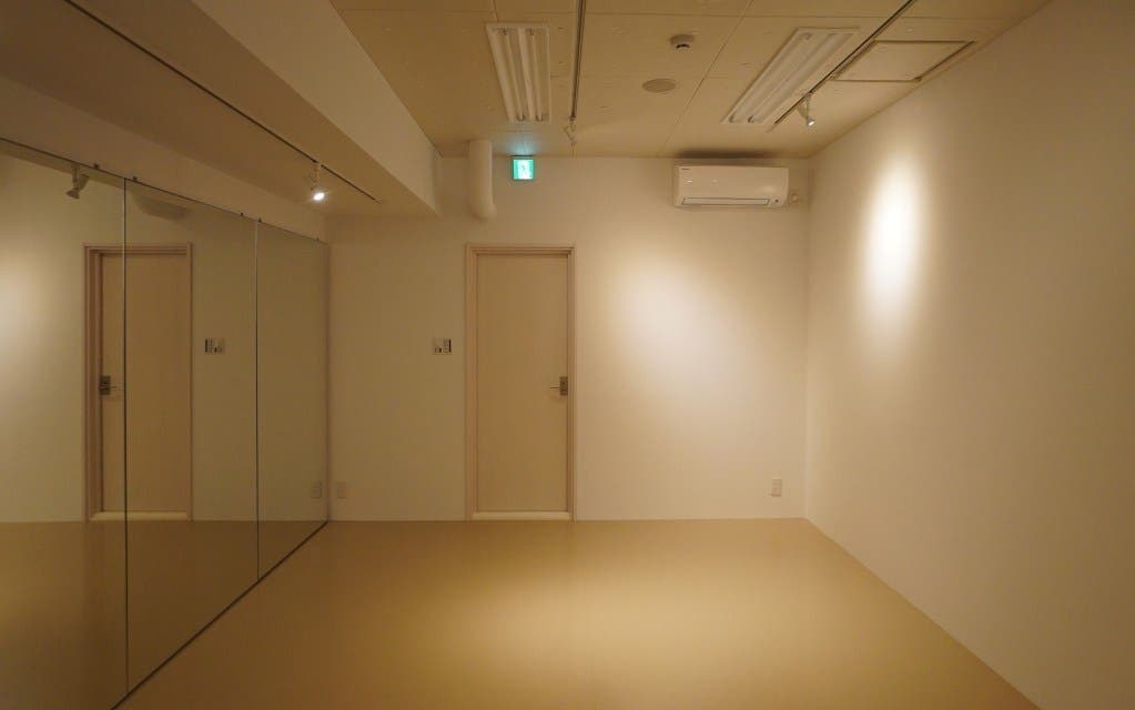 渋谷駅から徒歩３分！シンプルで綺麗なスペース！プライベートレッスンや定期的なセミナー、ミーティング、フィッティングなどに！の写真3