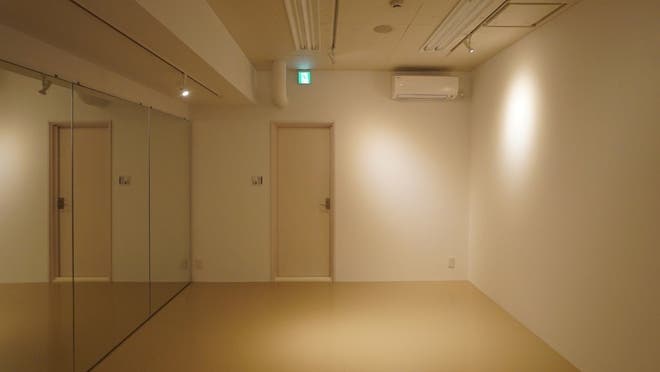 渋谷駅から徒歩3分!シンプルで綺麗なスペース!プライベートレッスンや定期的なセミナー、ミーティング、フィッティングなどに!の写真3