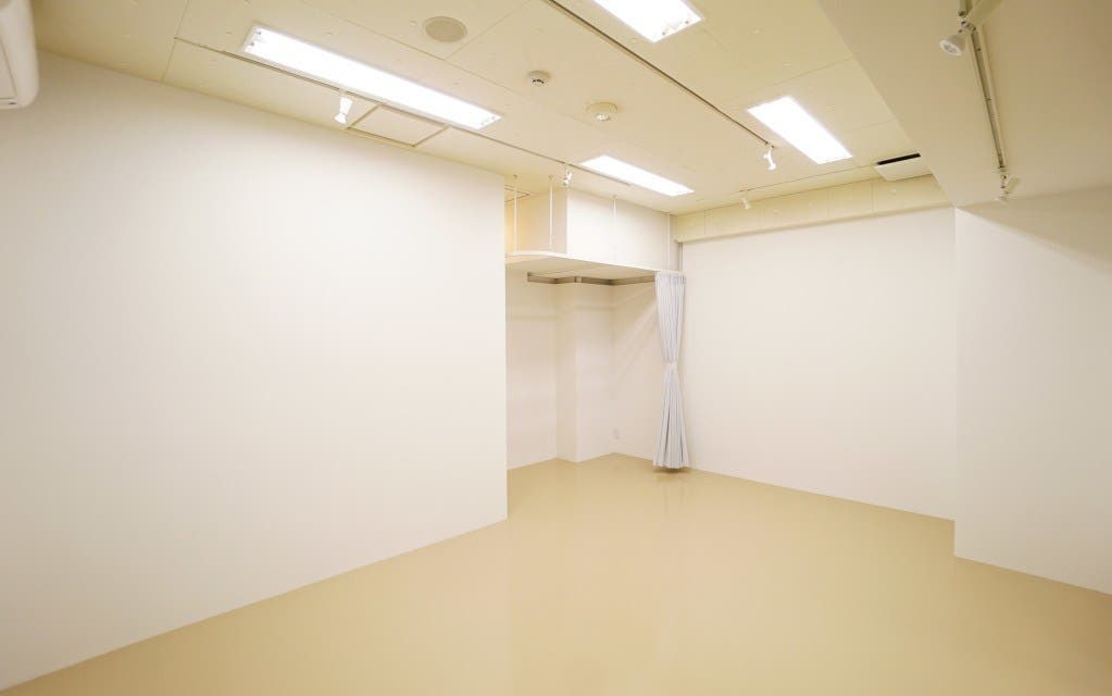 渋谷駅から徒歩３分！シンプルで綺麗なスペース！プライベートレッスンや定期的なセミナー、ミーティング、フィッティングなどに！の写真1