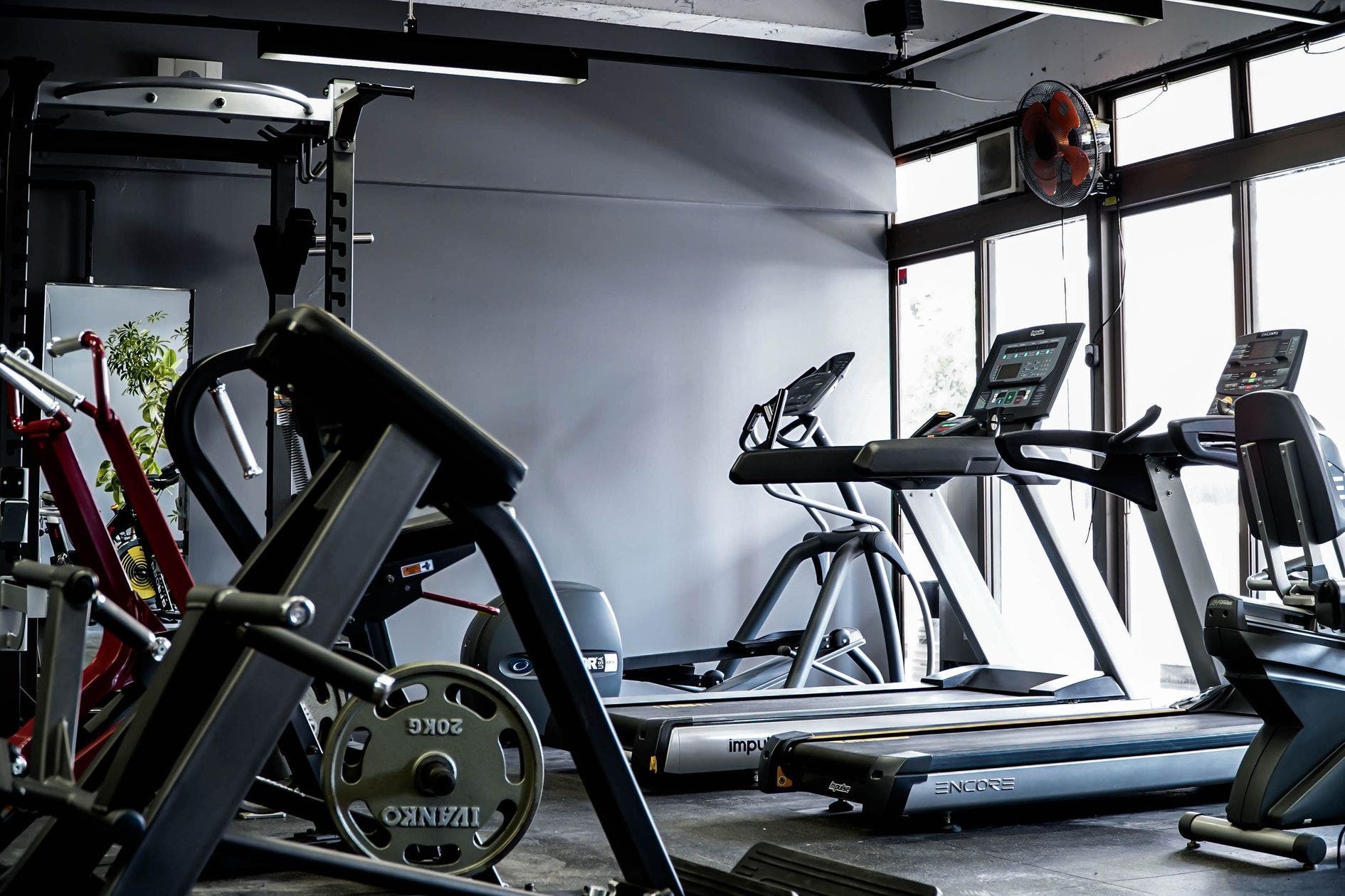 パーソナルトレーナー必見！20種類以上のマシンとフリーウェイト完備のレンタルジムの写真9