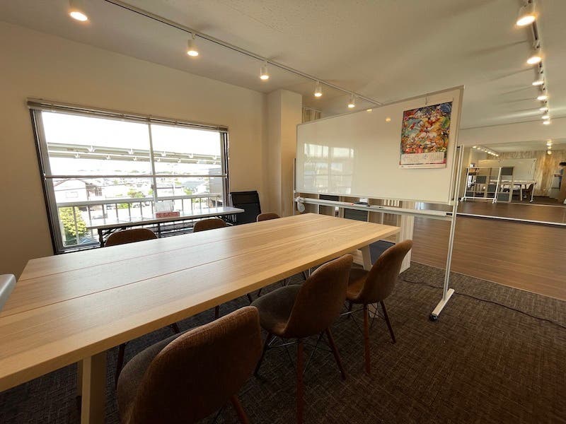 【千葉駅からモノレールですぐ】ダンス用鏡有💃Wi-Fi無料💻レンタルサロンにも♪オープンアームズレンタルスペースの写真5