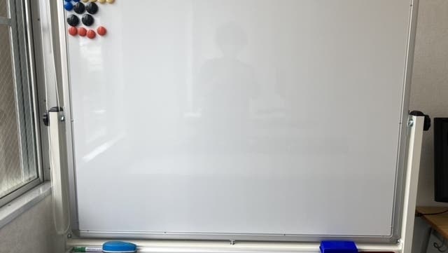 中会議室/小規模セミナー・教室など!【熱海市内】6~9名/ホワイトボードありの写真3