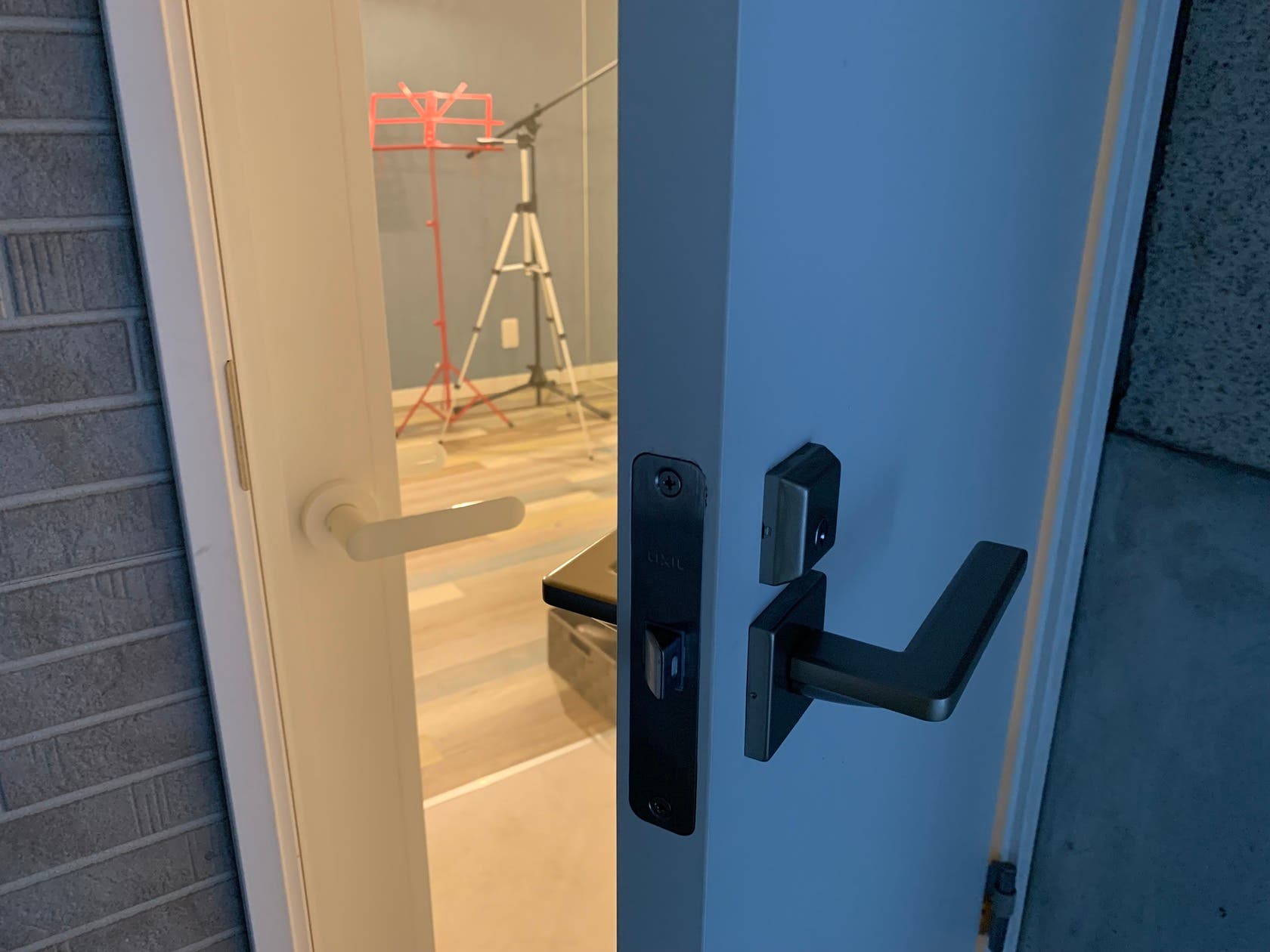 楽器の練習や演奏動画撮影に♪アップライトピアノ付き防音室の写真6