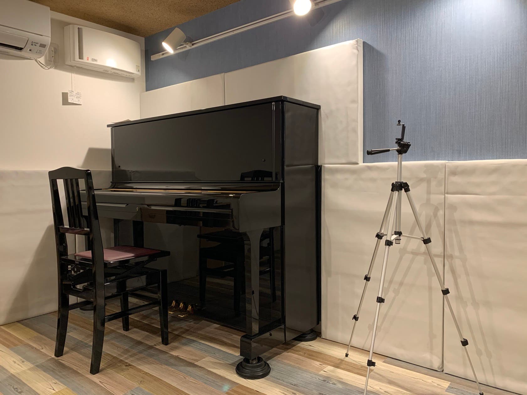 楽器の練習や演奏動画撮影に♪アップライトピアノ付き防音室の写真4