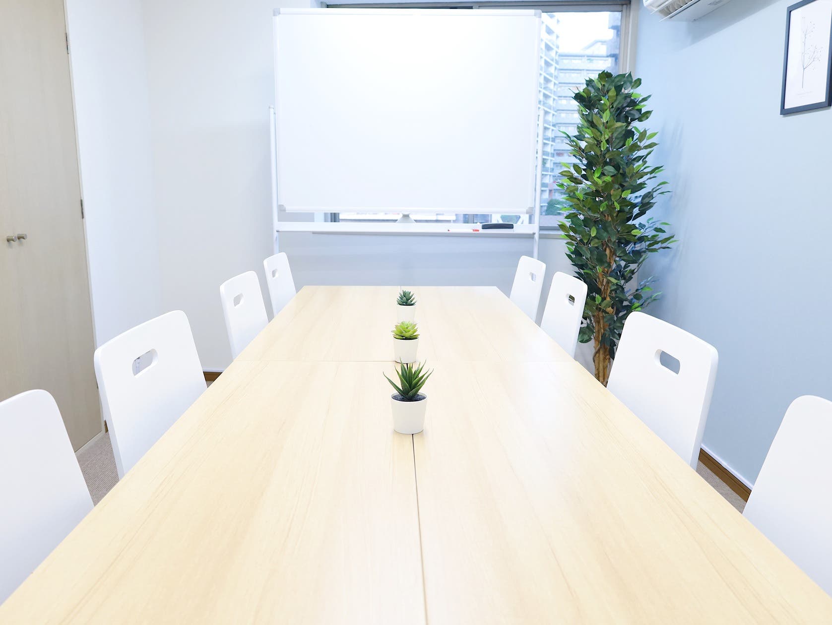 【川口駅東口3分】自然光の入る完全個室/12名/会議・施術・ヨガ・ボドゲ・カラー診断等様々な用途で【みらいスペース川口】の写真5