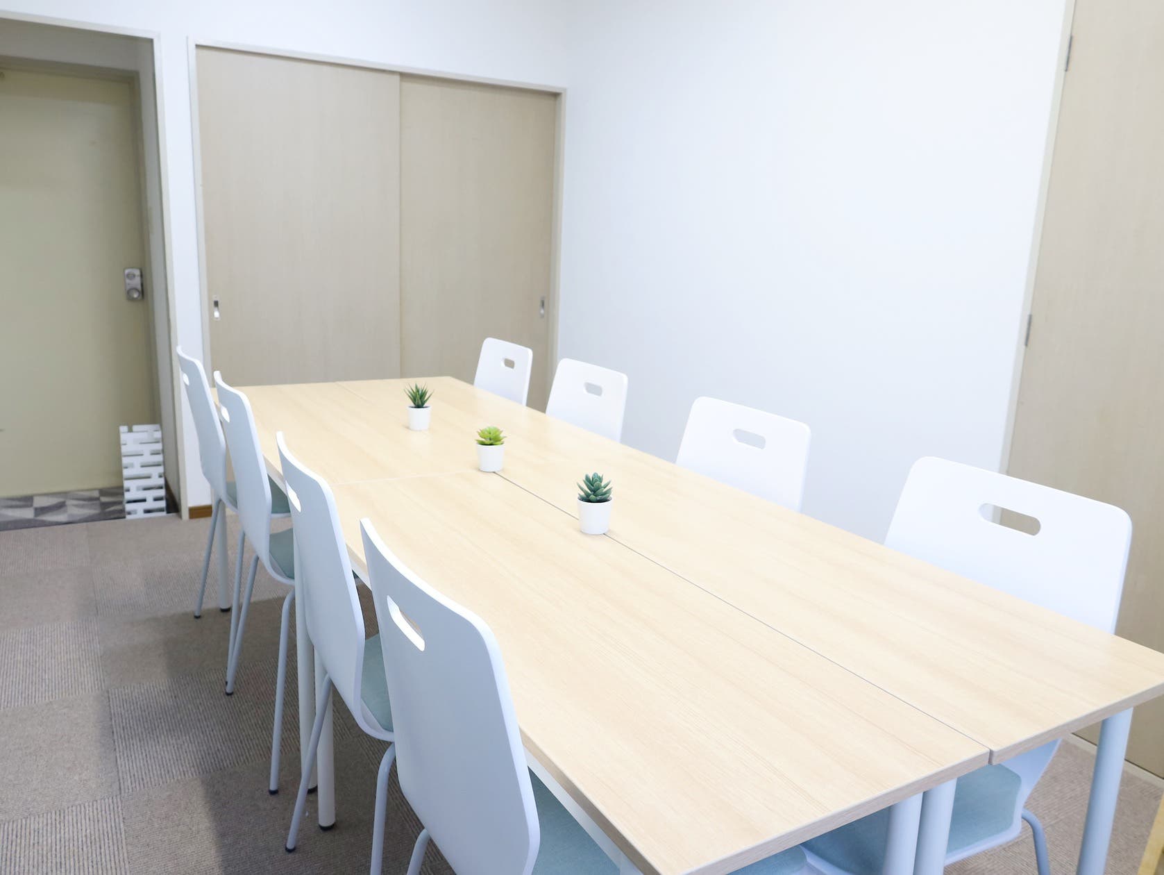 【川口駅東口3分】自然光の入る完全個室/12名/会議・施術・ヨガ・ボドゲ・カラー診断等様々な用途で【みらいスペース川口】の写真7