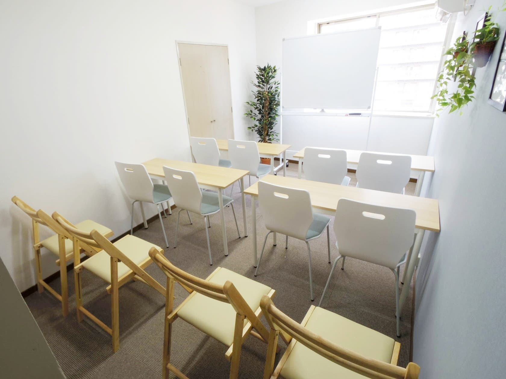 【川口駅東口3分】自然光の入る完全個室/12名/会議・施術・ヨガ・ボドゲ・カラー診断等様々な用途で【みらいスペース川口】の写真11