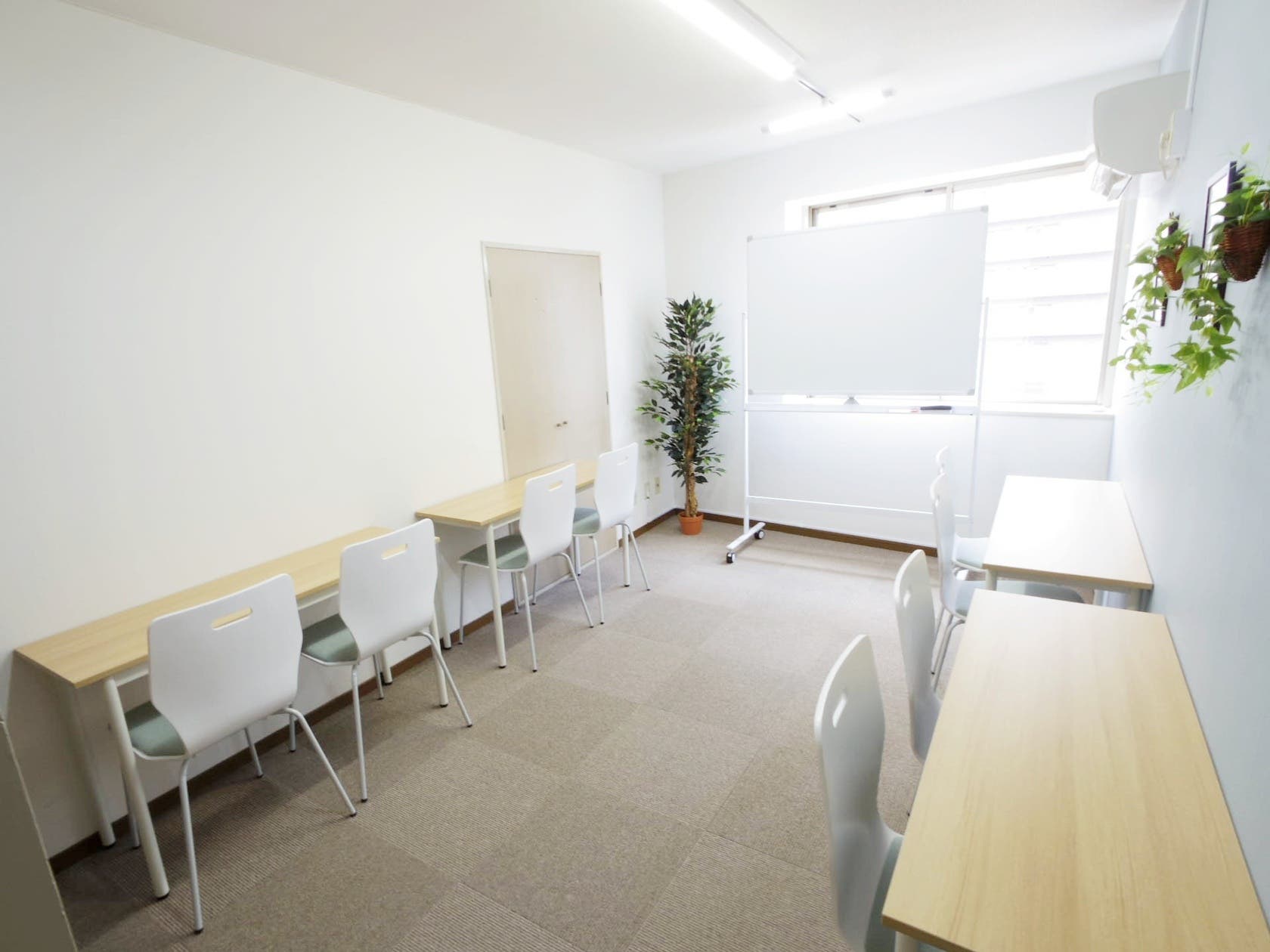 【川口駅東口3分】自然光の入る完全個室/12名/会議・施術・ヨガ・ボドゲ・カラー診断等様々な用途で【みらいスペース川口】の写真13