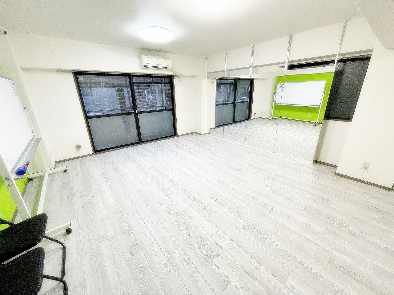 【広々45㎡】完全個室の全面鏡張｜ダンス練習ができる【24時間営業】神戸御影の当日予約可能のレンタルダンススタジオの写真5