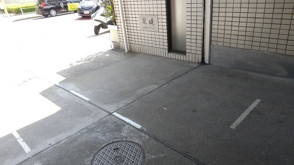 材料の軽い塗装、工作、販売、撮影等に使用できるガレージスペースです。軒先スペースプランと基本プランの2プランありの写真2