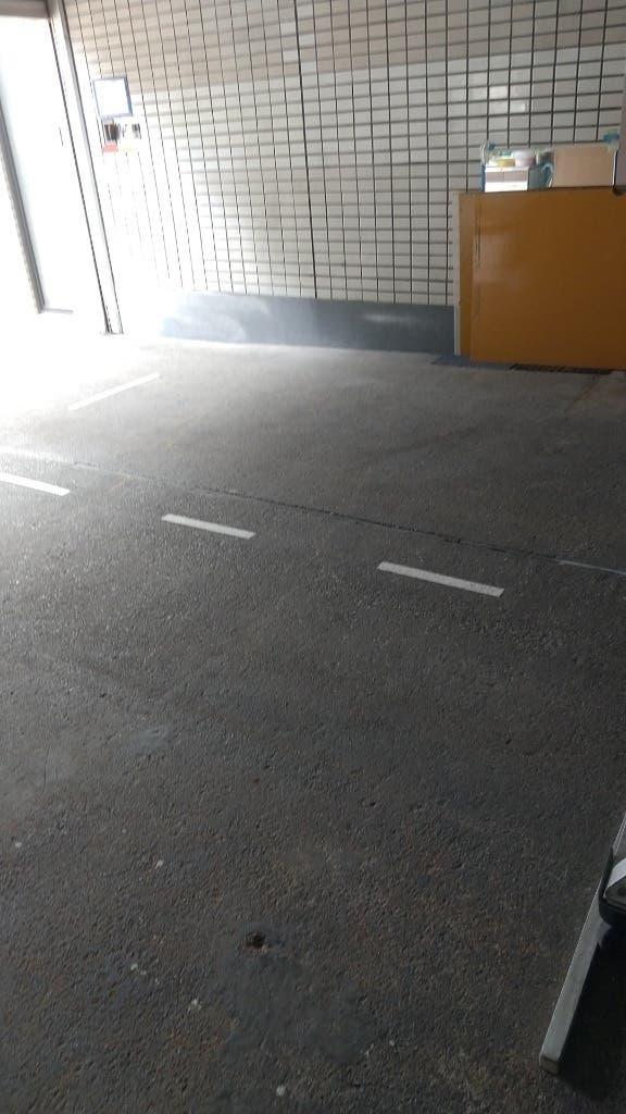 材料の軽い塗装、工作、販売、撮影等に使用できるガレージスペースです。軒先スペースプランと基本プランの2プランありの写真3