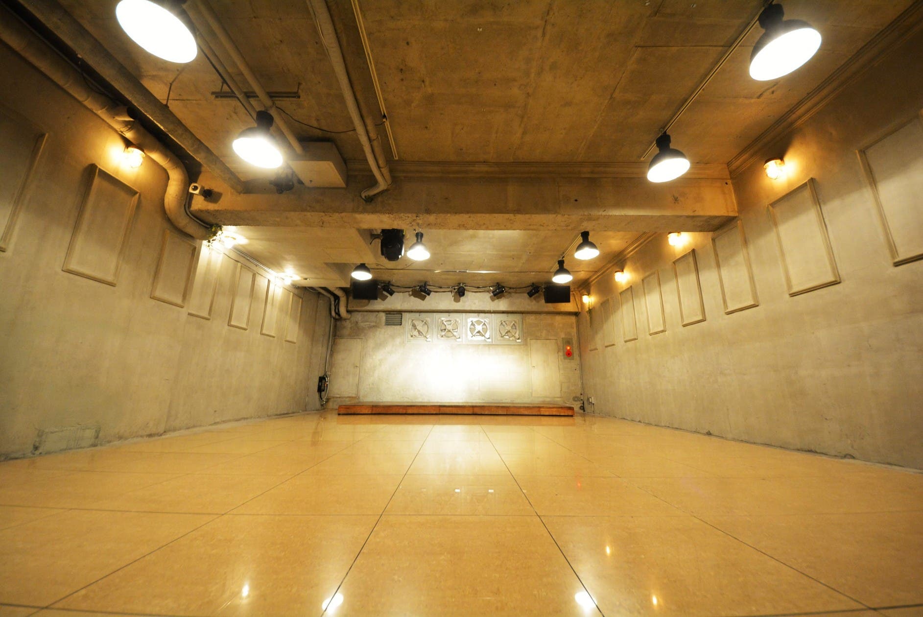 機材持ち込みOK / ステージ・音響・照明設備有/各種撮影・配信に【インダストリアルデザイン】の写真1