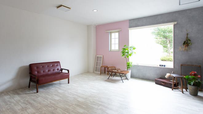 北陸でレンタルできるスタジオ。お洒落なインテリアも豊富でイメージカットにも最適です。月~金15:00~18:00は1H単位も可。の写真1