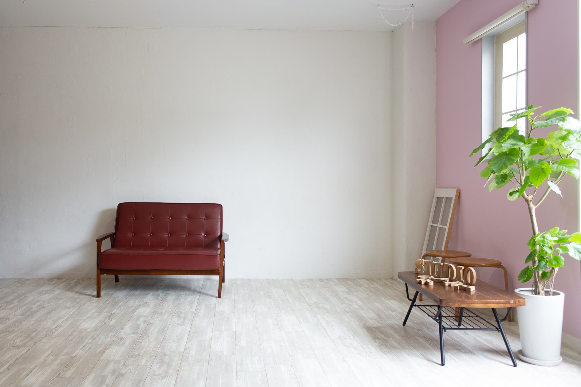 北陸でレンタルできるスタジオ。お洒落なインテリアも豊富でイメージカットにも最適です。月～金15：00～18：00は1H単位も可。の写真5