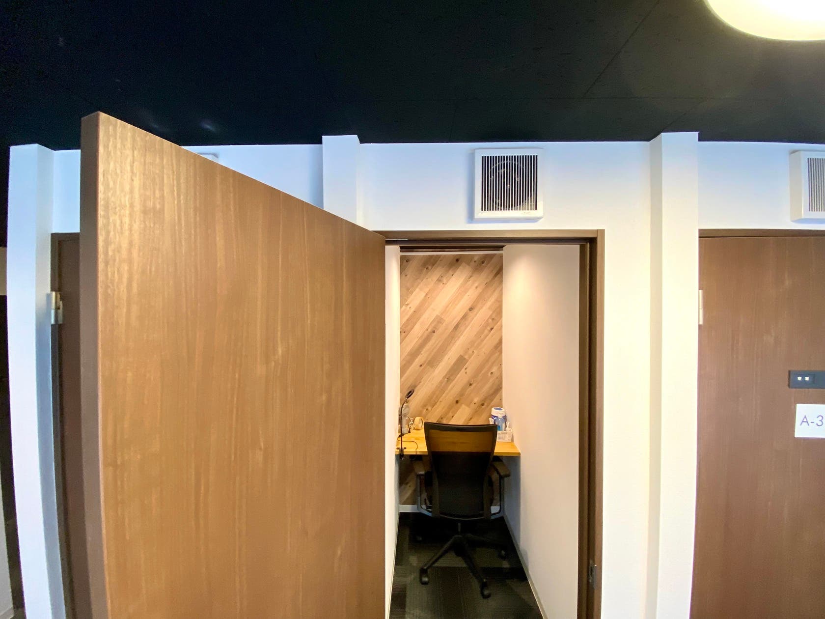 ★NEW★【駒込2分】ドア付き1人用個室ブース。Zoom会議、PC作業、動画撮影、勉強等。超高速WIFI 2Gbps（A-1）の写真9