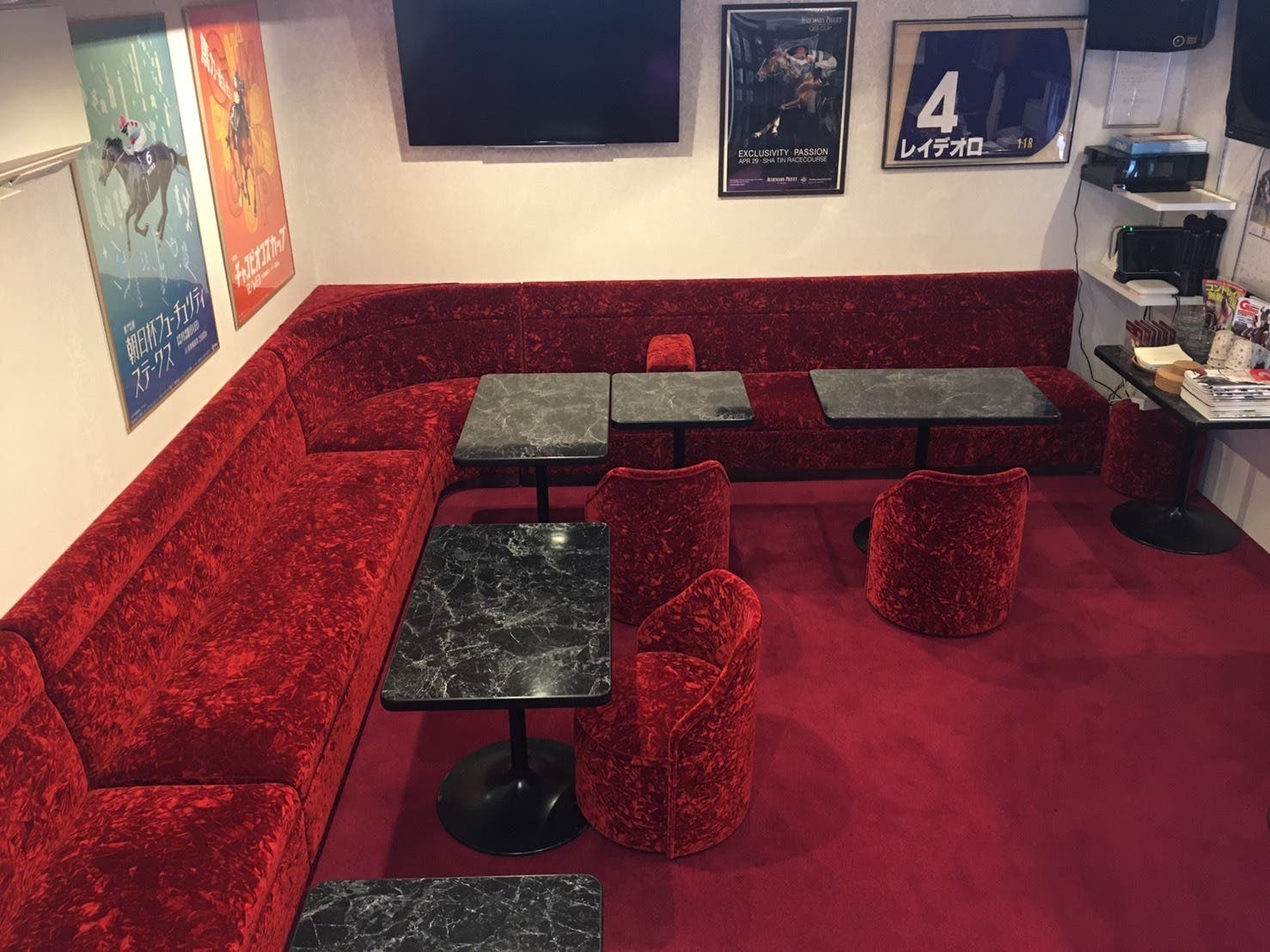 錦糸町にある競馬の聖地　パーティー・各種撮影に！スナックズンコ　グリーンチャンネルも店内で見れる！まるでウィンズの写真7