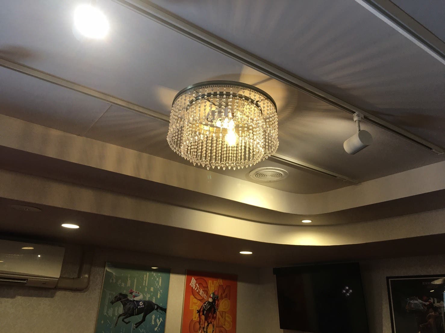 錦糸町にある競馬の聖地　パーティー・各種撮影に！スナックズンコ　グリーンチャンネルも店内で見れる！まるでウィンズの写真9