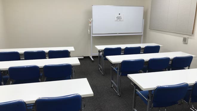 【池袋駅】小人数にピッタリ!控室としてもおすすめの会場(RoomB:21名)の写真1