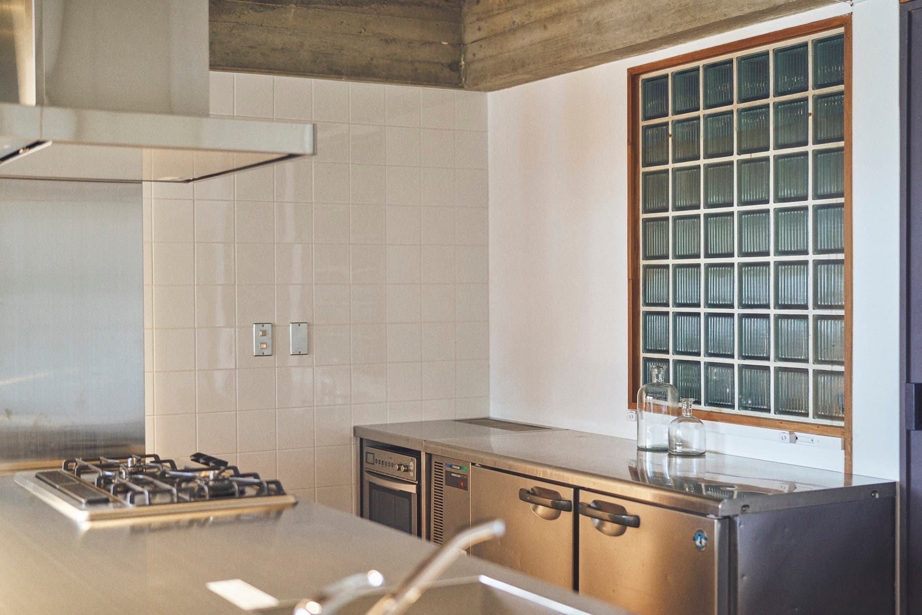 【明治神宮前〈原宿〉、明治通り沿い】NEW OPEN！名作ヴィンテージマンション ビラビアンカの自然光キッチンスタジオの写真12