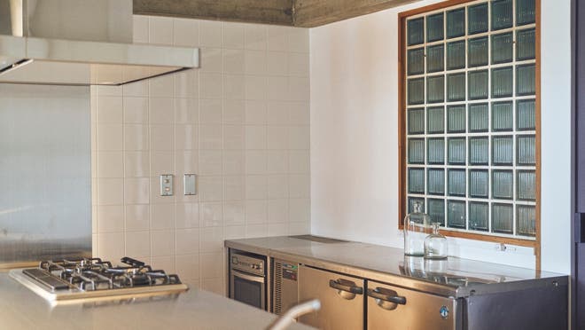 【明治神宮前〈原宿〉、明治通り沿い】NEW OPEN!名作ヴィンテージマンション ビラビアンカの自然光キッチンスタジオの写真12