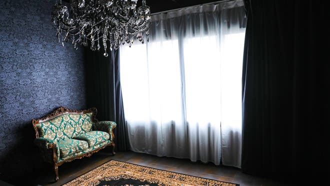 【ココスタジオ日本橋】グレーの撮影ルーム📸 🎅12月25日までクリスマスブース🎄~コスプレ撮影にぴったり✨の写真6