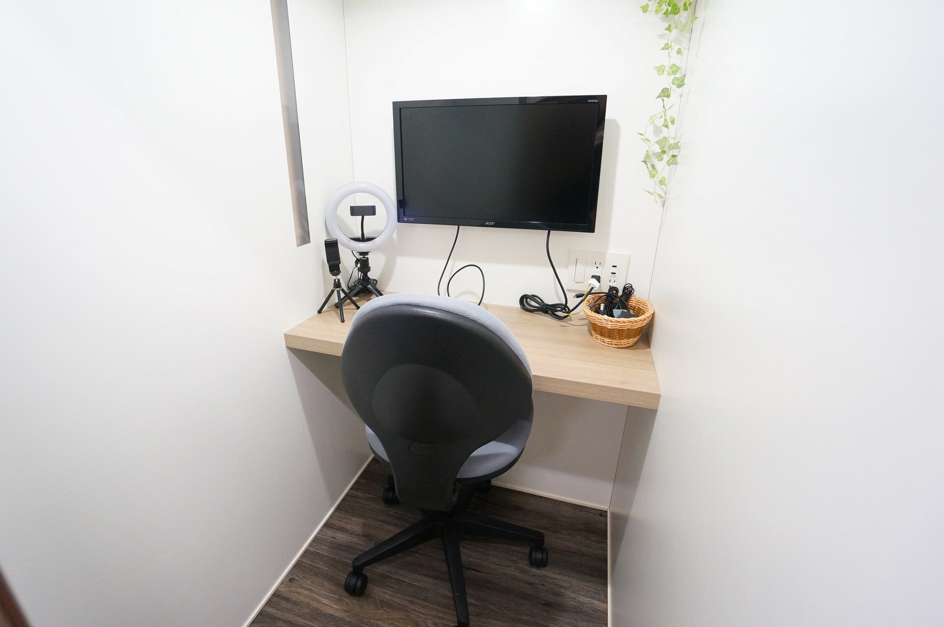 ＜個室型ワークブース鶴見No.2＞京急鶴見駅徒歩2分🚃完全個室⭐️24H⏰Wi-Fi📶モニター🖥️テレワーク/ZOOM/自習の写真3