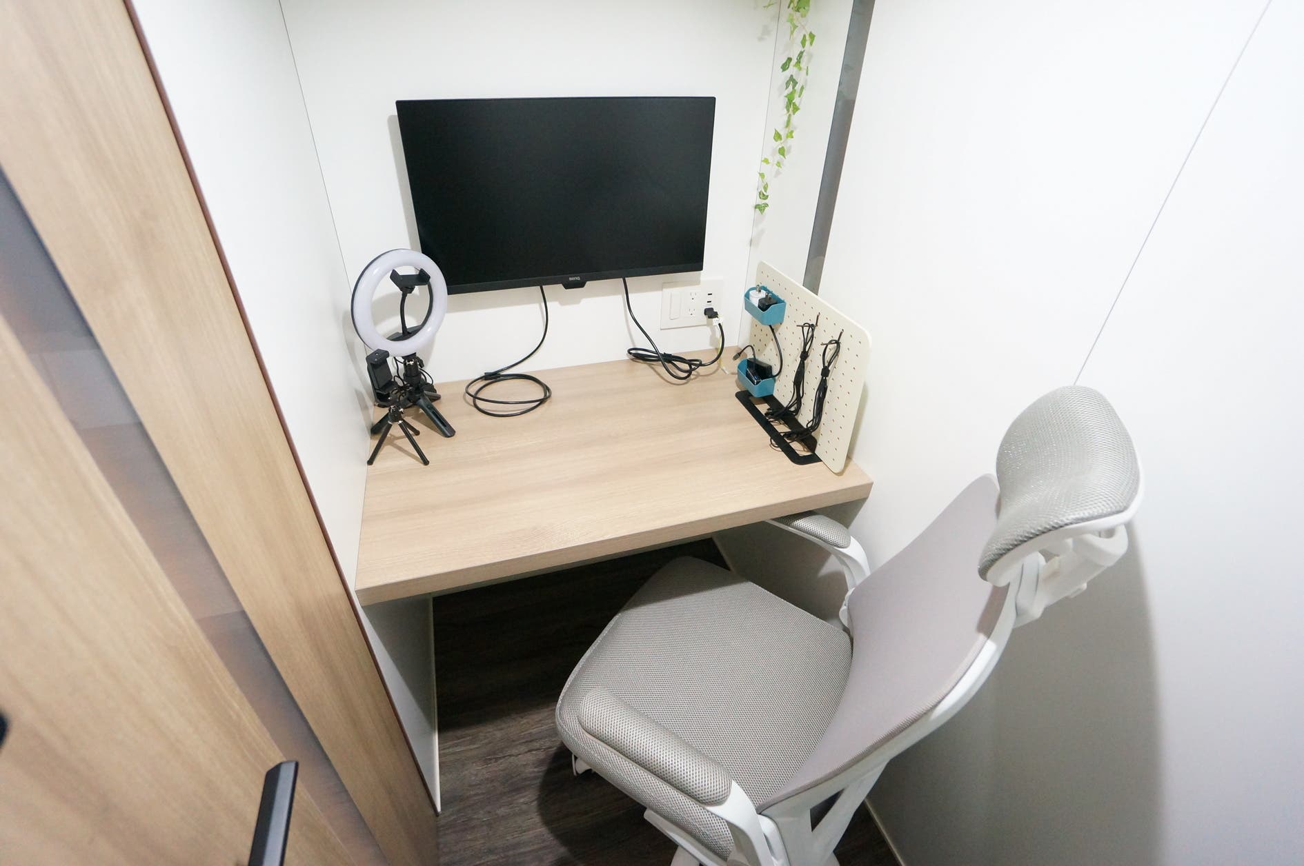 ＜個室型ワークブース鶴見No.13＞京急鶴見駅徒歩2分🚃完全個室⭐️24H⏰Wi-Fi📶モニター🖥️テレワーク/ZOOM/自習の写真4