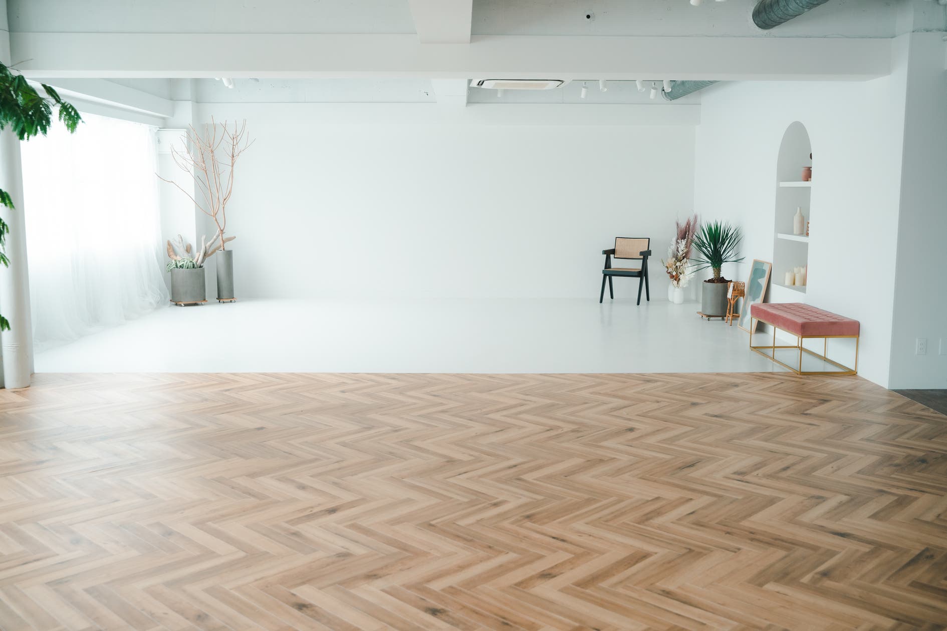 広さ200平米　天井高３mの南向き一面に窓がある自然光が明るい大阪レンタルスタジオRoom01の写真11