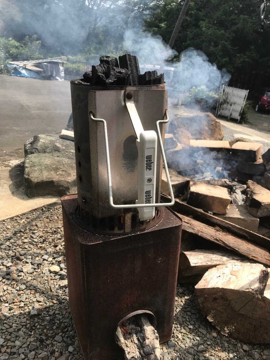 炭の追加分(ウェーバー炭熾し器一杯分)の画像1