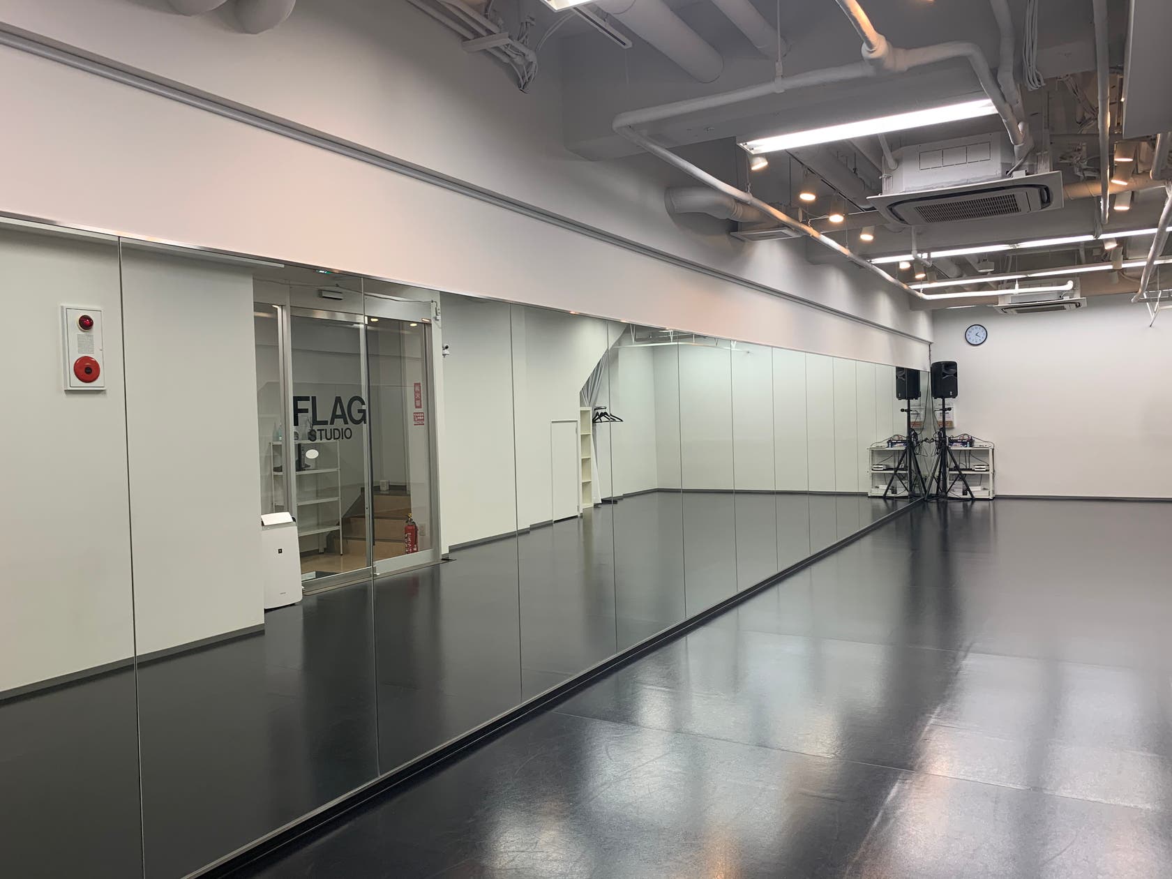 【高田馬場駅1分】超駅近🚶｜地域最安｜約60平米｜鏡15.5m｜バレエバー｜清潔感有｜毎日清掃🧹｜楽器可🎸｜レンタルスタジオの写真2