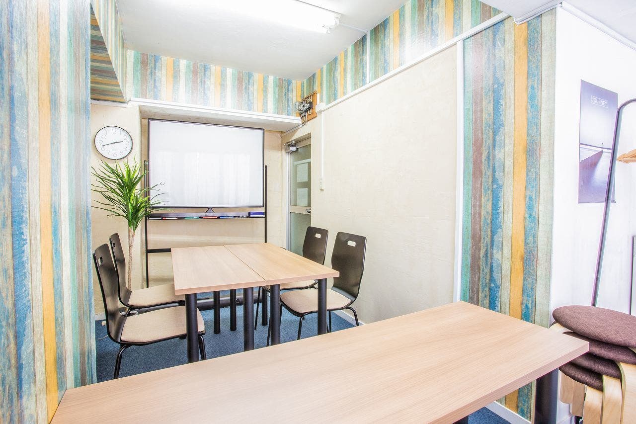【飯田橋駅3分！10名利用可】綺麗な室内！WiFi・プロジェクター・ホワイトボード全て無料！土足可！ふれあい貸し会議室 飯田橋Aの写真6