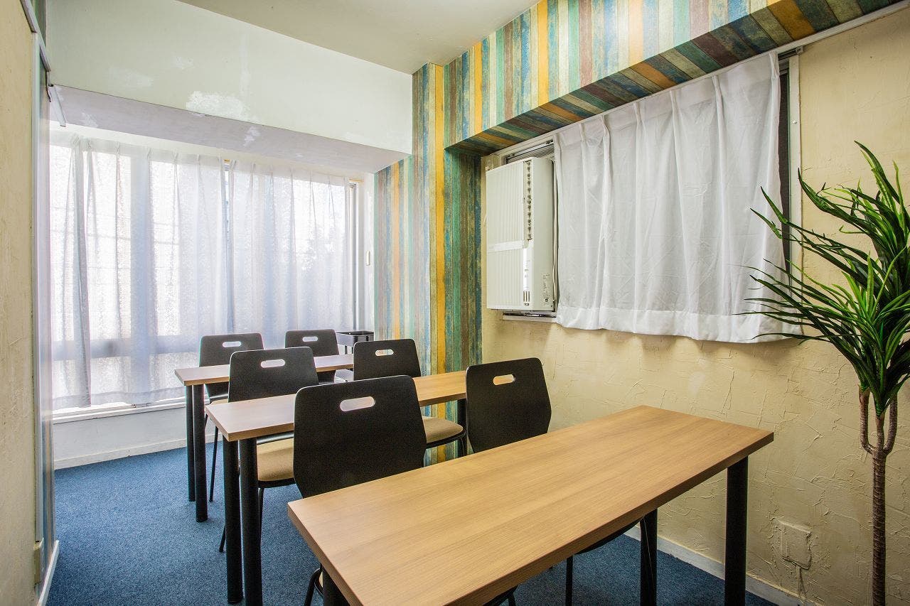 【飯田橋駅3分！10名利用可】綺麗な室内！WiFi・プロジェクター・ホワイトボード全て無料！土足可！ふれあい貸し会議室 飯田橋Aの写真10