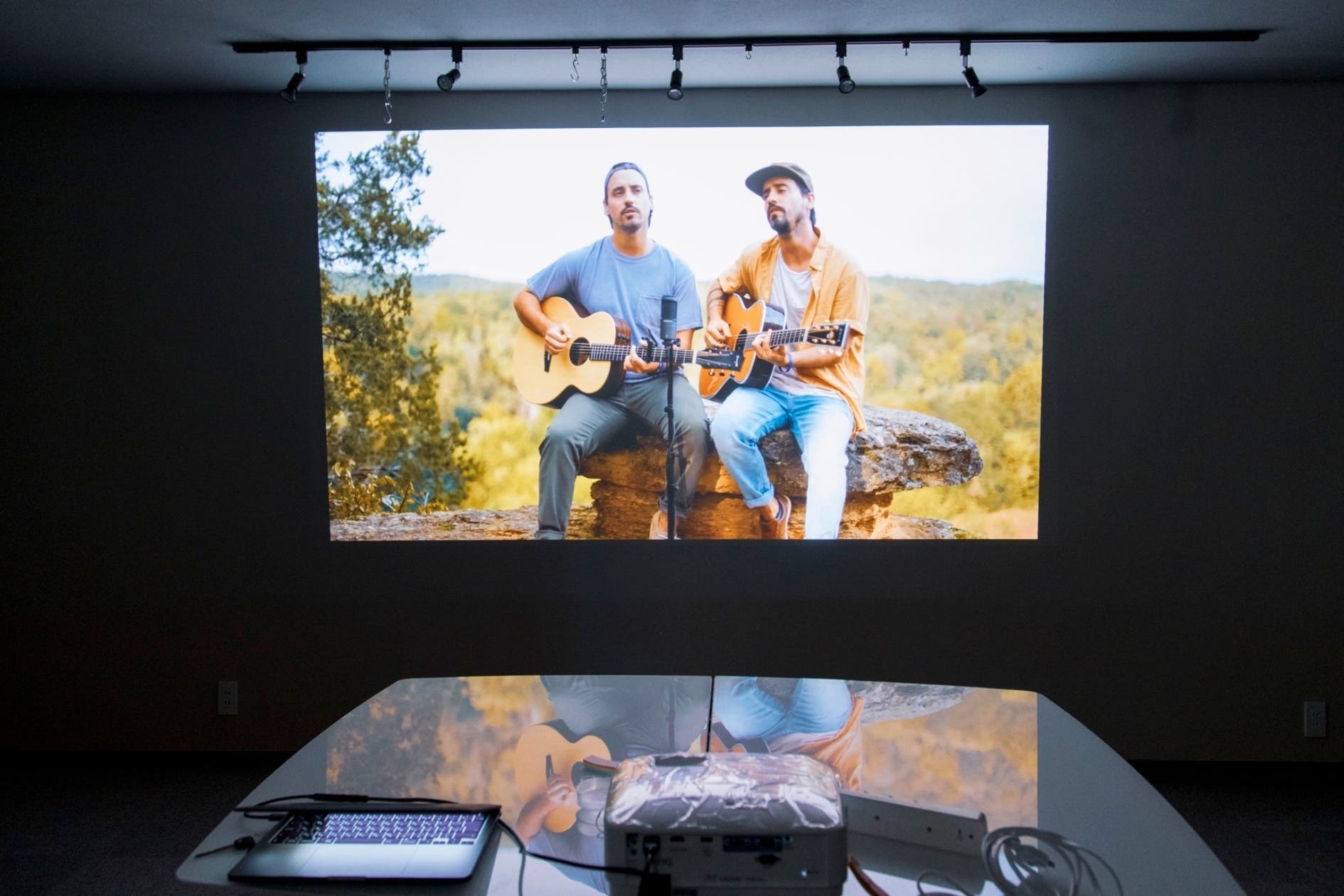 自然光あふれる☀️撮影スペースとして最適🌟 パーティーや会議利用でもどうぞ🌳の写真10