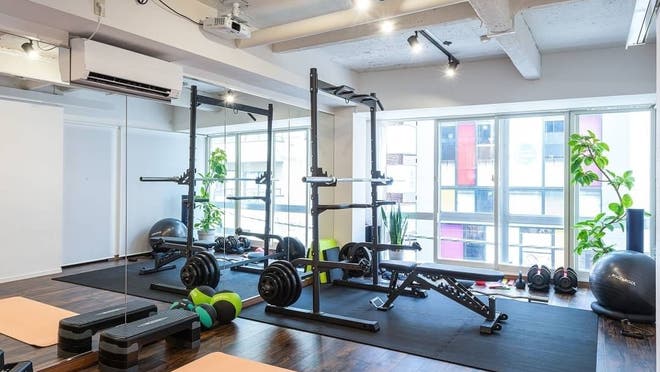 【中目黒駅から徒歩2分】お洒落な貸切パーソナルトレーニングジムの写真1