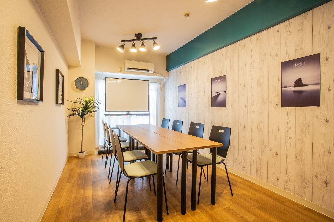 【肥後橋駅3分！12名利用可！】綺麗な室内！WiFi・プロジェクター・ホワイトボード全て無料！ふれあい貸し会議室 肥後橋Aの写真1