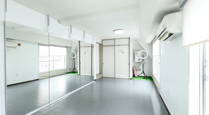 【新宿で24時間営業！】お芝居の稽古・ダンスができる/1.8m x 3.2mの大型鏡