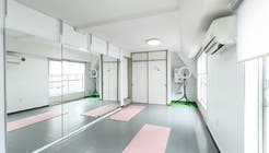 【新宿で24時間営業!】お芝居の稽古・ダンスができる/1.8m x 3.2mの大型鏡の写真2