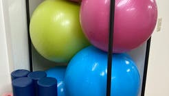 【一面鏡張り】ヨガやダンスの練習、施術室にオススメ なごみボディルーム2階の写真4