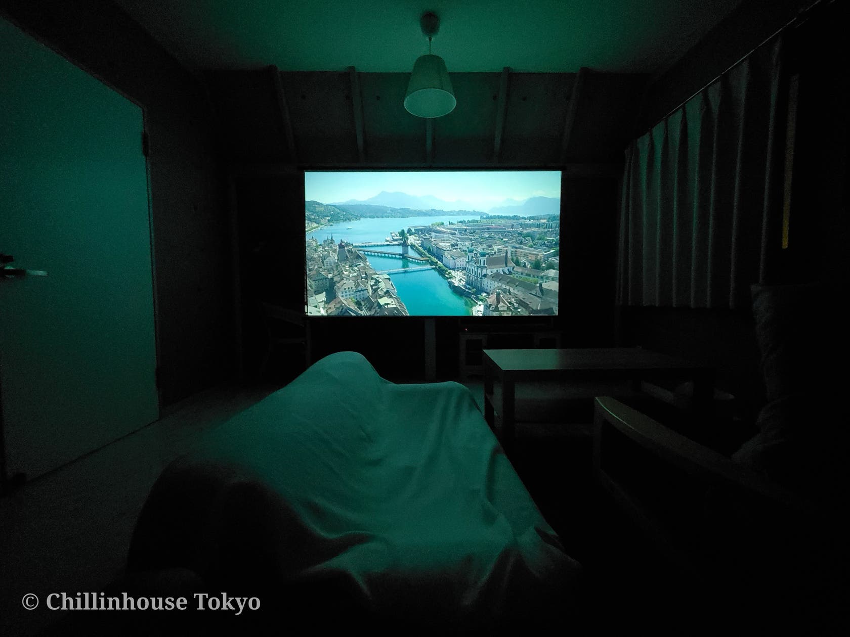 プロジェクター、１００インチスクリーンの画像3