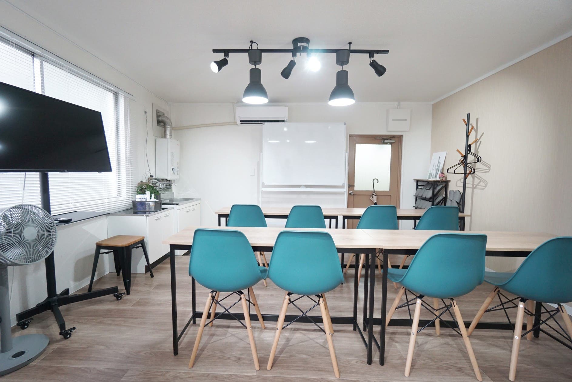 【マイスぺ２４神戸スペース】★NEW 貸会議室10名可★JR神戸駅3分★高速WiFi・40型TVの写真8