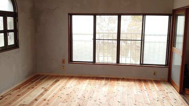 足立区伊興寺町の一角にある丸い西洋窓がおしゃれな一軒家の写真2