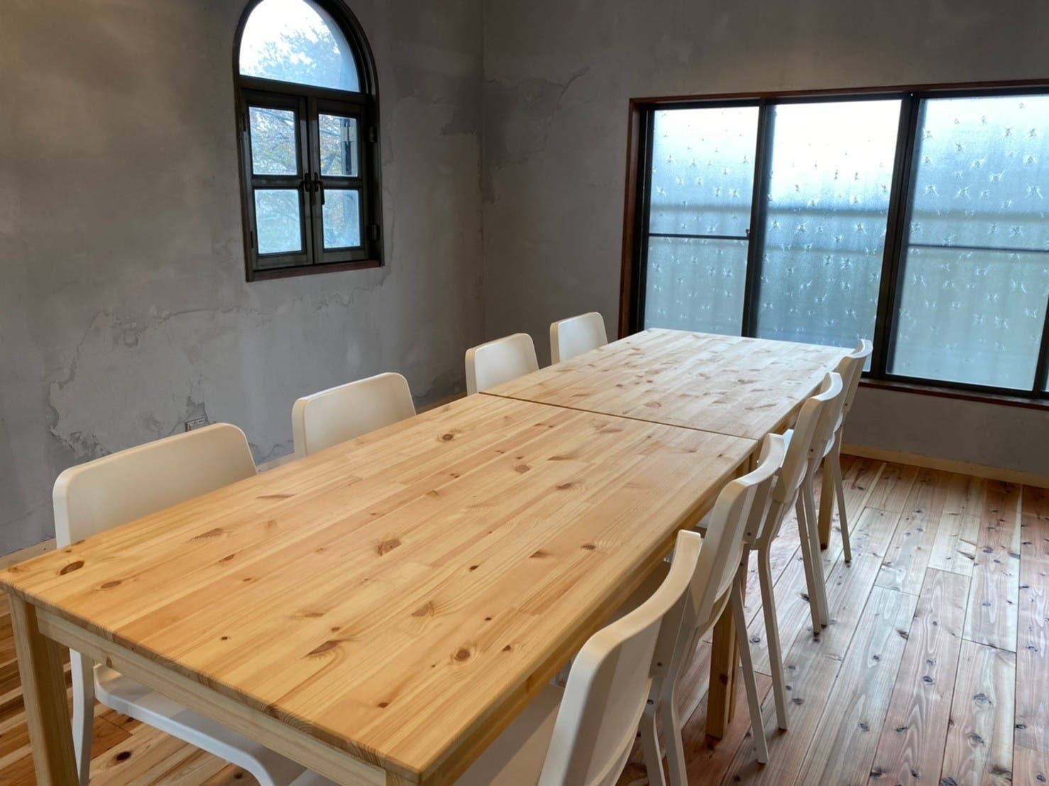 足立区伊興寺町の一角にある丸い西洋窓がおしゃれな一軒家の写真5