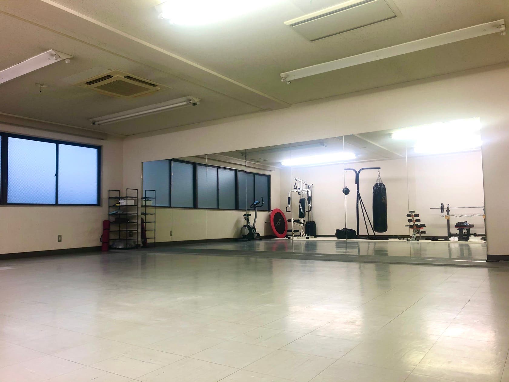 [高須駅徒歩5分]大型ダンススタジオ★２４時間 全身鏡　高180cmｘ幅630cmの写真12