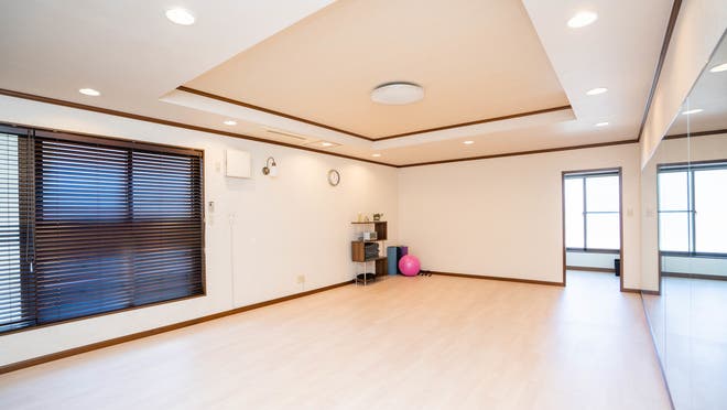 ダンスやヨガのレッスン、会議やセミナーでもご利用頂けます。長堀橋駅、堺筋本町駅から徒歩5分の写真3
