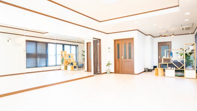 ダンスやヨガのレッスン、会議やセミナーでもご利用頂けます。長堀橋駅、堺筋本町駅から徒歩5分の写真1